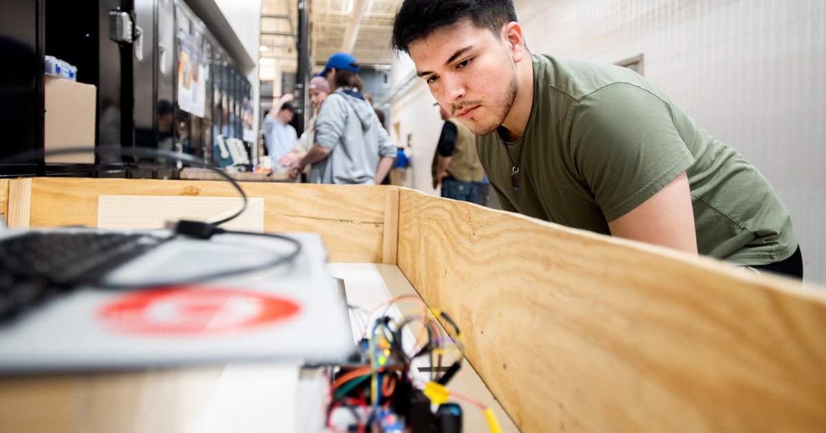 Engineering, computing students team together to solve industry ...