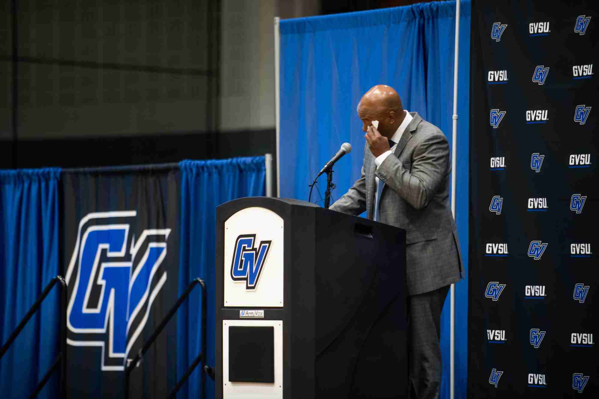 Grand Valley welcomes Cornell Mann as men's head basketball coach - GVNext