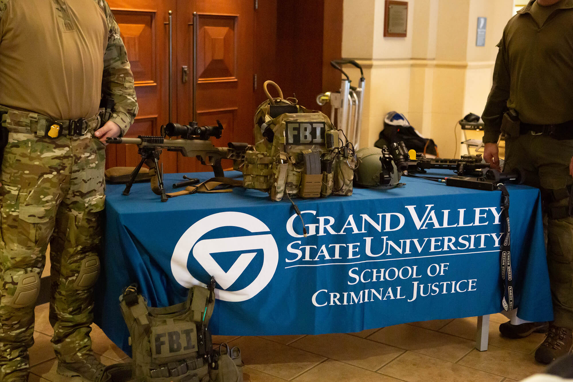 Students learn about investigations from FBI special agents - GVNext