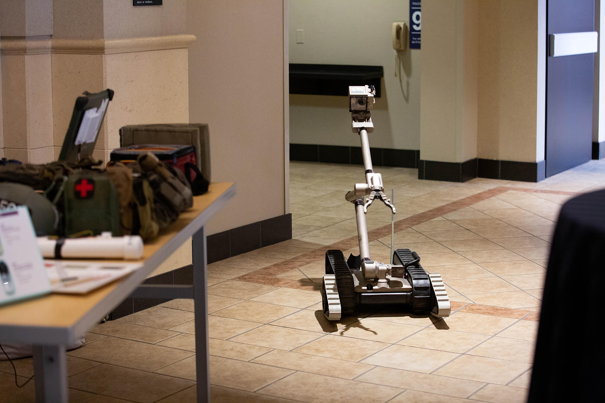 Students learn about investigations from FBI special agents - GVNext