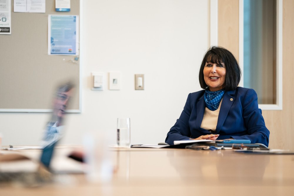 U.S. Education official tours GVSU, visits with students - GVNext