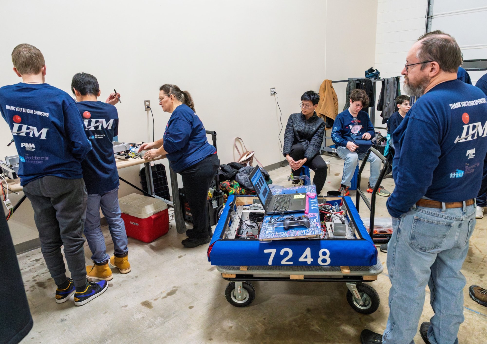 Engineering students find community in the chaos of FIRST Robotics - GVNext