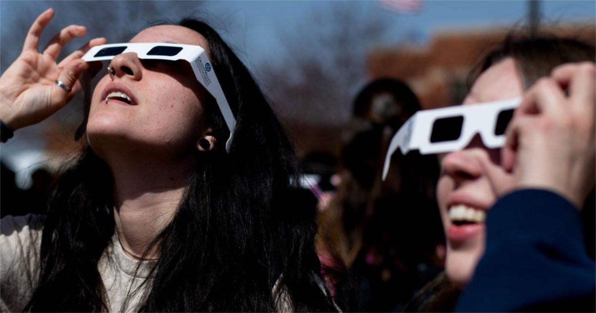 GVSU in photos: Solar eclipse viewing event draws more than 1,000 - GVNext
