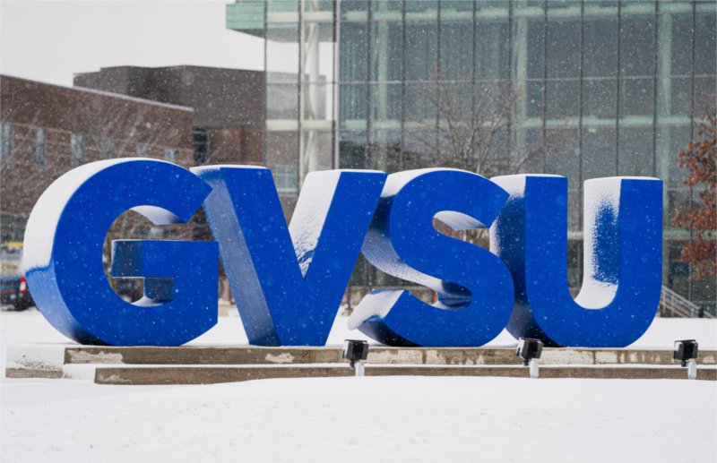 GVSU in photos: Snowfall transforms campus - GVNext