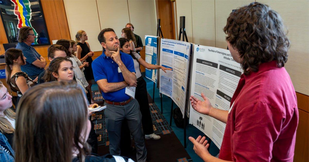Students unveil research projects at Summer Scholars Showcase - GVNext