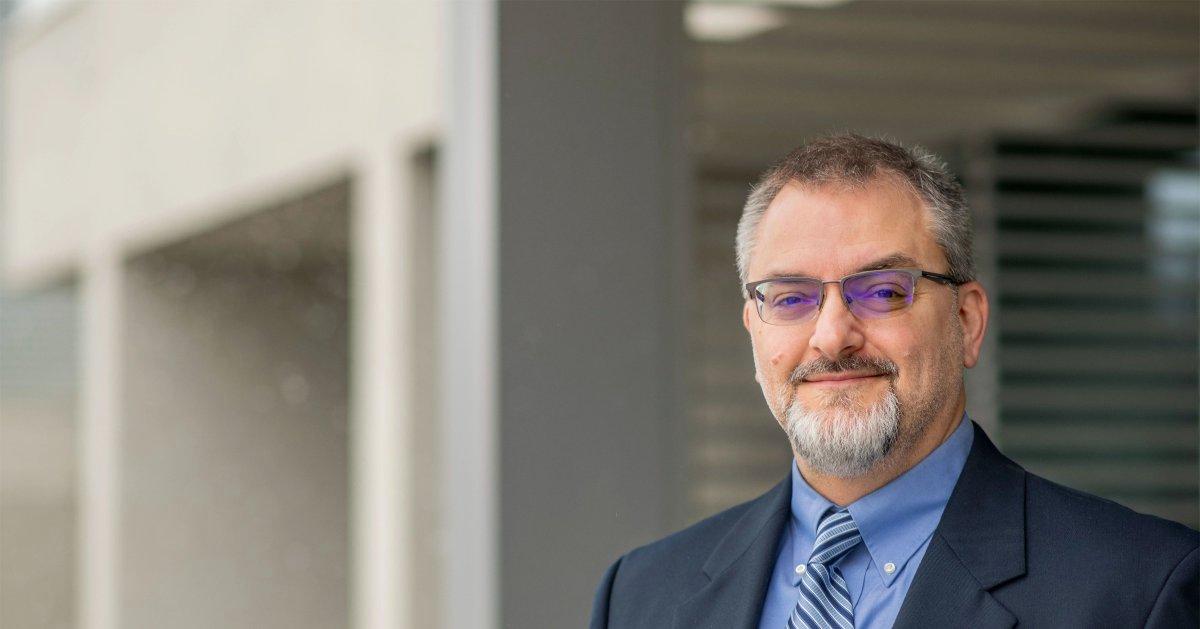Chemistry faculty member named a top public university undergraduate ...